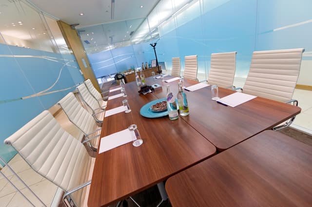 Hire Regus London One Canada Square | Royal Victoria | VenueScanner